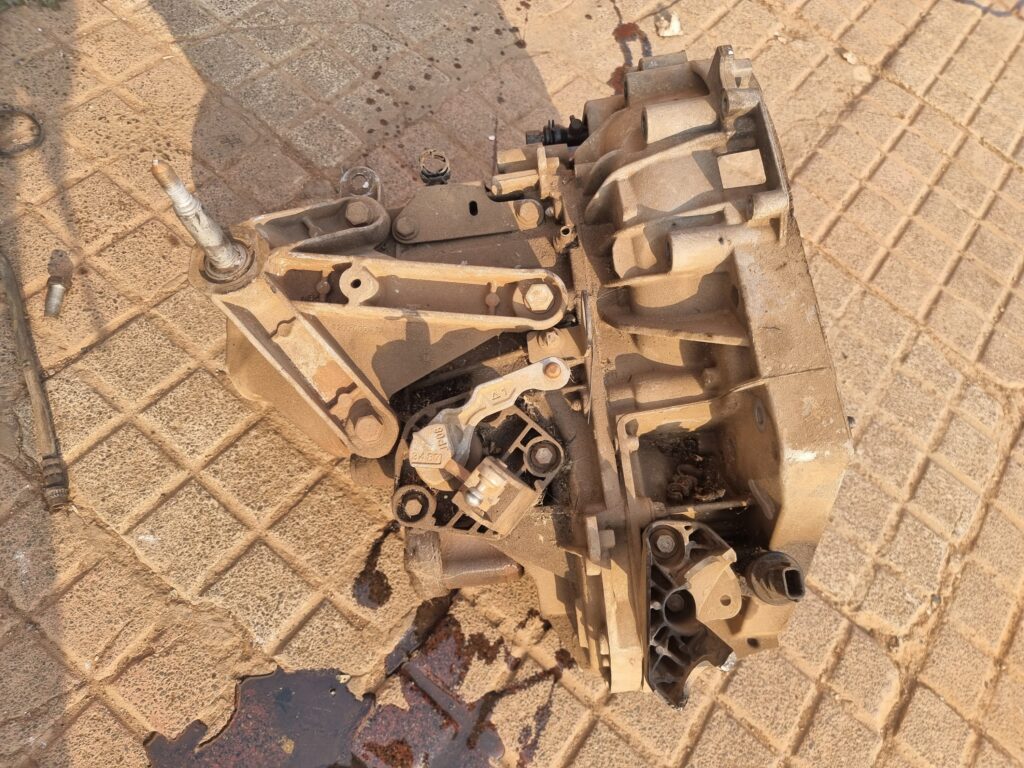 NP200, Renault Sandero,Clio 1.6L, Manual Gearbox, Petrol | MVC - Motors ...